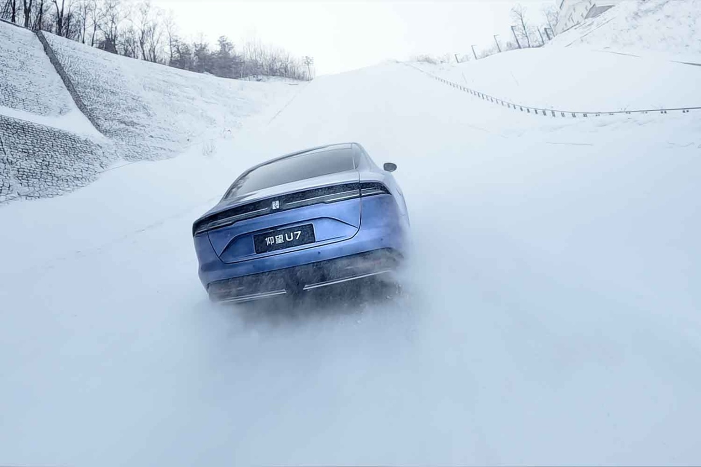 【仰望U7纯电版 720km 旗舰版 4座图片-汽车图片大全】-易车