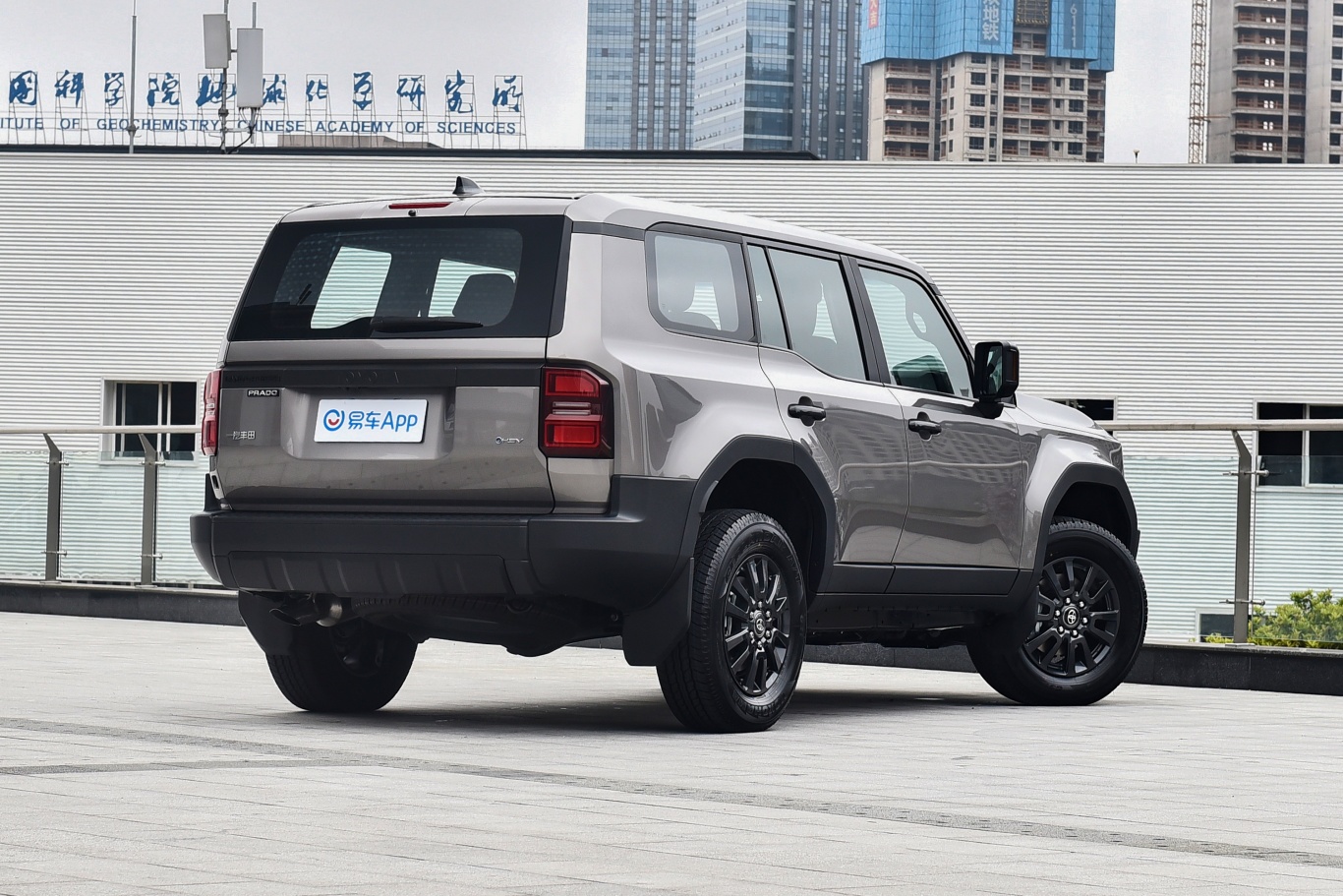 【普拉多双擎 2.4T 穿越BX版 5座侧后45度车头向右水平图片-汽车图片大全】-易车