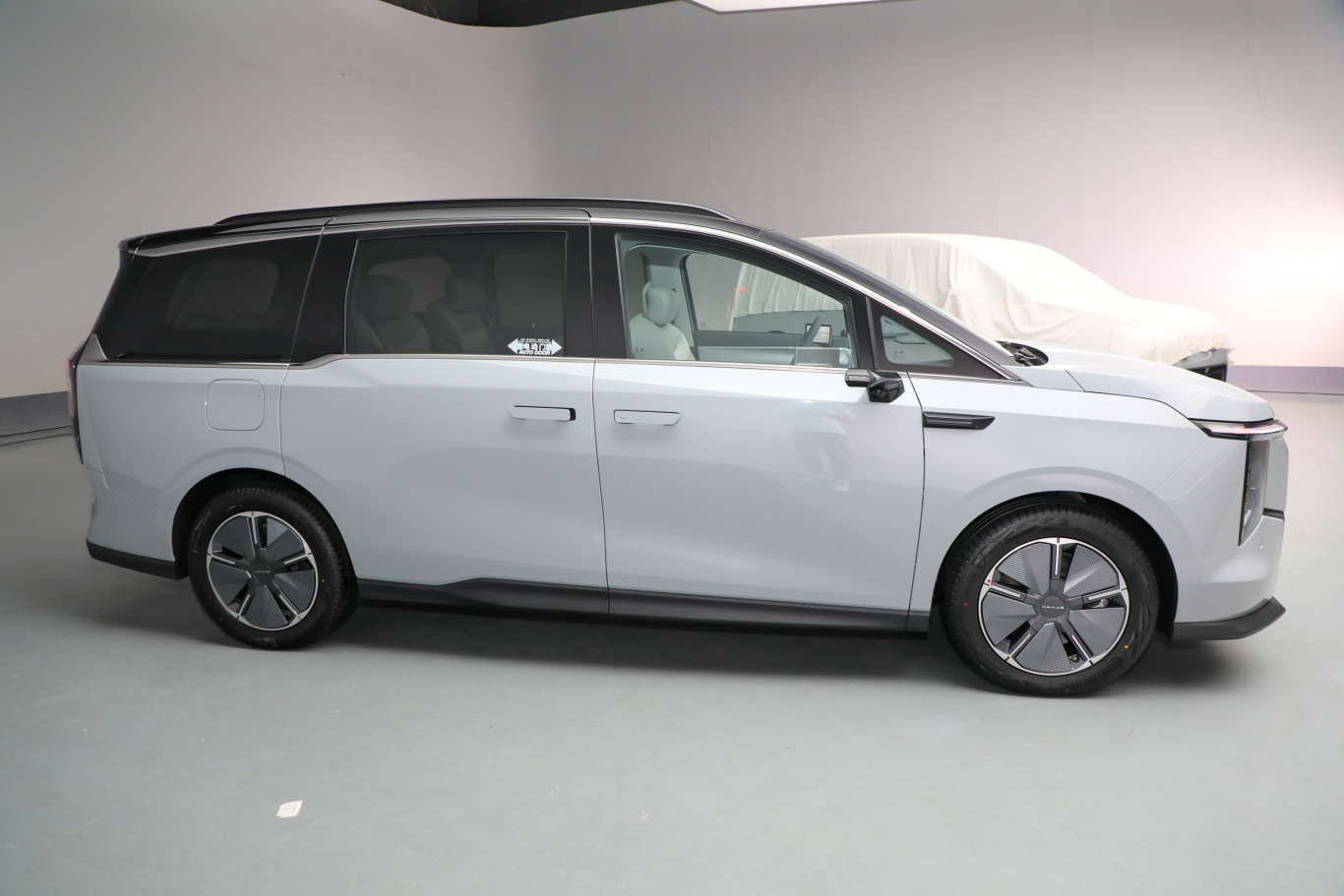 【大家7超混 1.5T 230km 超长续航旗舰版 7座正侧车头向右水平图片-汽车图片大全】-易车