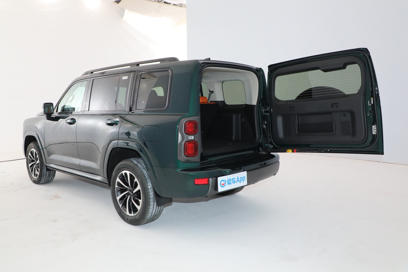 【哈弗H92.0T 极境版 5座 汽油后备厢开启45度侧拍图片-汽车图片大全】-易车