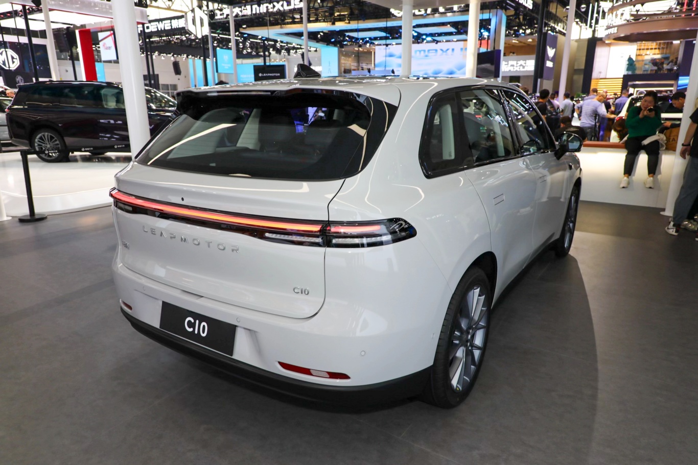 【零跑C10纯电版 530km 530激光雷达版图片-汽车图片大全】-易车