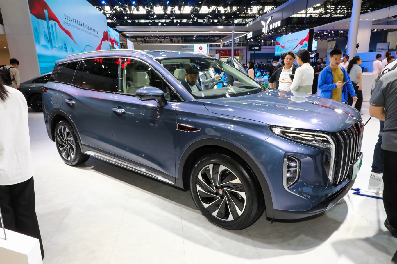 【红旗HS7 PHEV2.0T 100km 四驱旗领版 6座图片-汽车图片大全】-易车