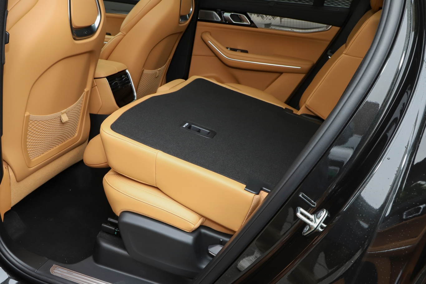 【领克09MHEV 2.0TD T5 自动四驱全球版 7座后排空间图片-汽车图片大全】-易车