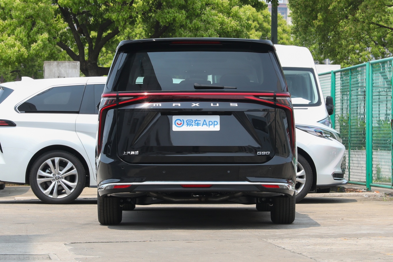 【大通G902.0T 星辉版 7座正后水平图片-汽车图片大全】-易车