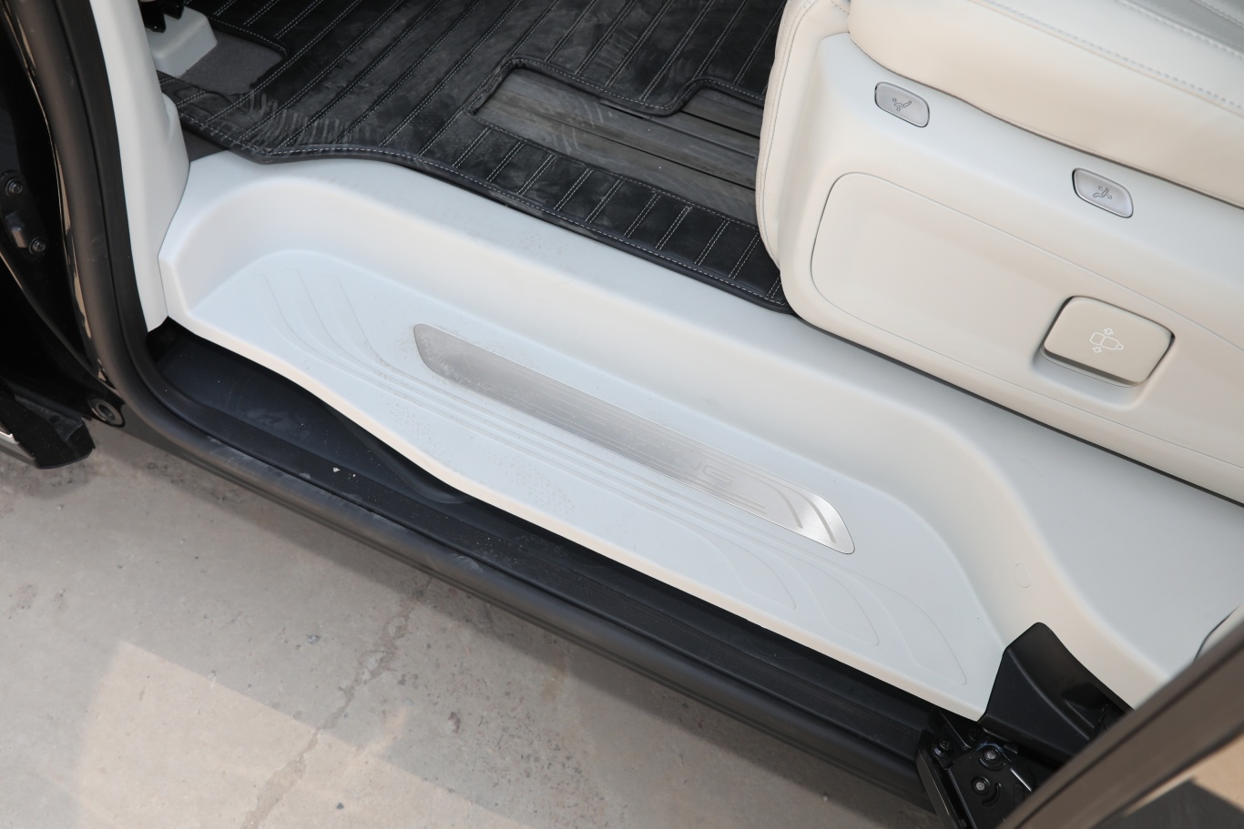 【星海V9中国结系列 1.5T 200km 尊享型后排空间图片-汽车图片大全】-易车