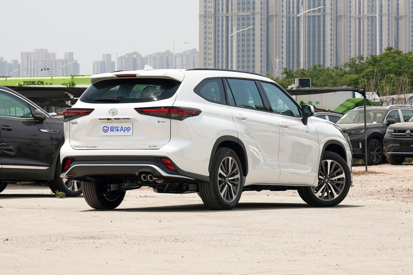 【皇冠陆放HEV 2.5L 四驱豪华版侧后45度车头向右水平图片-汽车图片大全】-易车