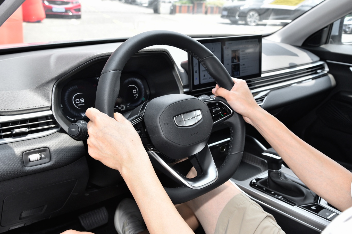 【帝豪第4代 1.5L CVT龙腾版主驾驶位图片-汽车图片大全】-易车