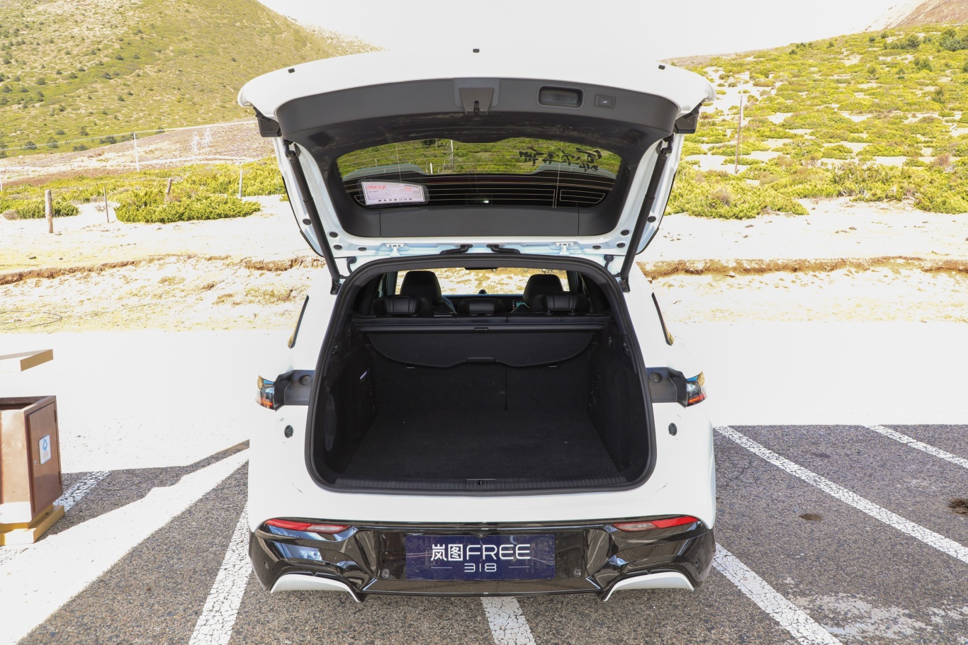【岚图FREE318 259km 四驱探索版后备厢图片-汽车图片大全】-易车