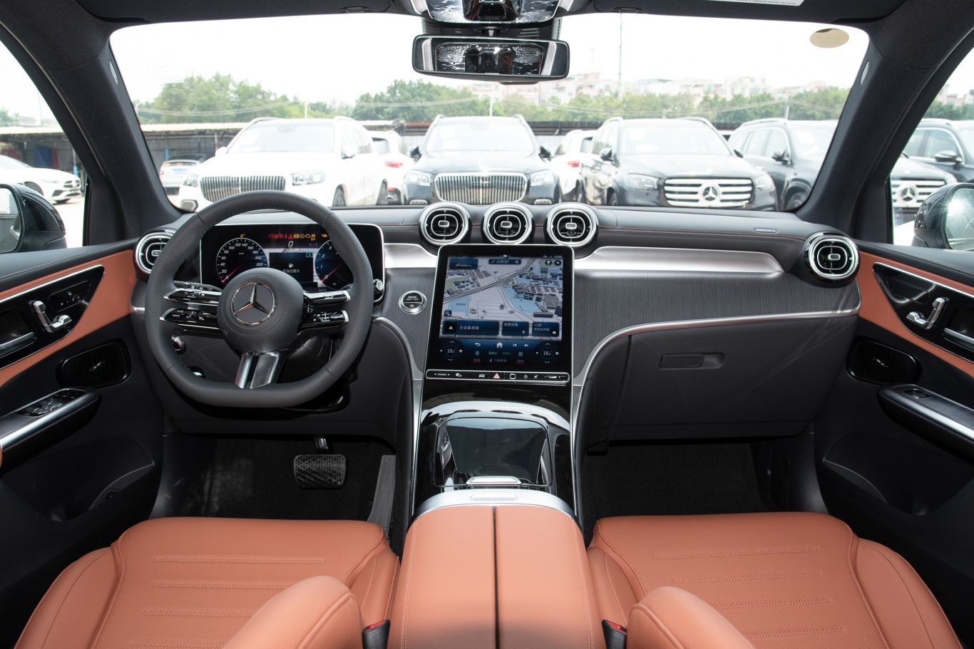 【奔驰GLC改款 GLC 260 L 4MATIC 豪华型 5座内饰全景正拍图片-汽车图片大全】-易车