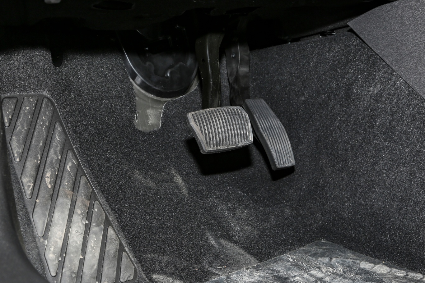 【昂科威Plus昂科威Plus 28T 两驱豪华版脚踏板图片-汽车图片大全】-易车