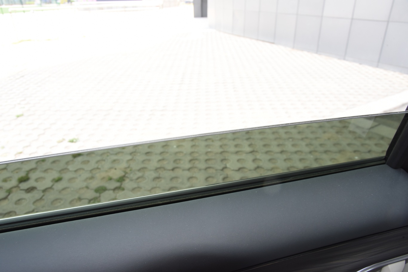 【风行星海V9青云梯系列 1.5T 200km 旗舰型后排玻璃材质特写图片-汽车图片大全】-易车