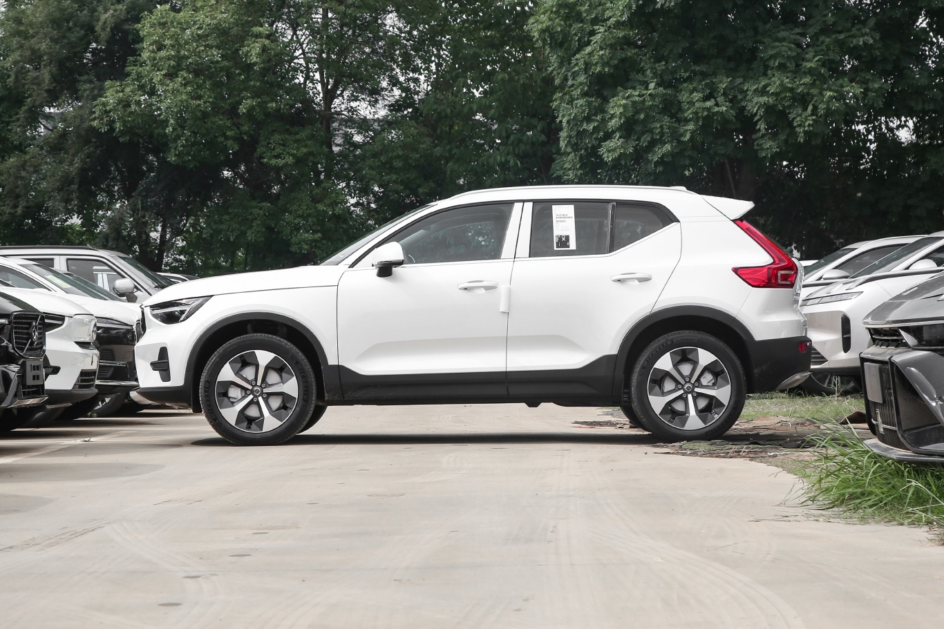 【沃尔沃XC40B4 四驱智远豪华版正侧车头向左水平图片-汽车图片大全】-易车