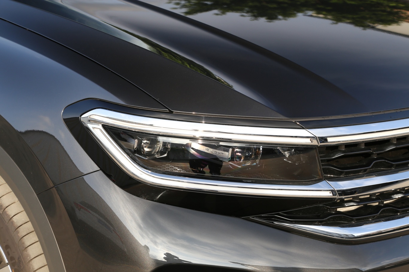 【揽境众享款 530TSI 四驱旗舰胜境版Pro 6座大灯侧45度俯拍图片-汽车图片大全】-易车