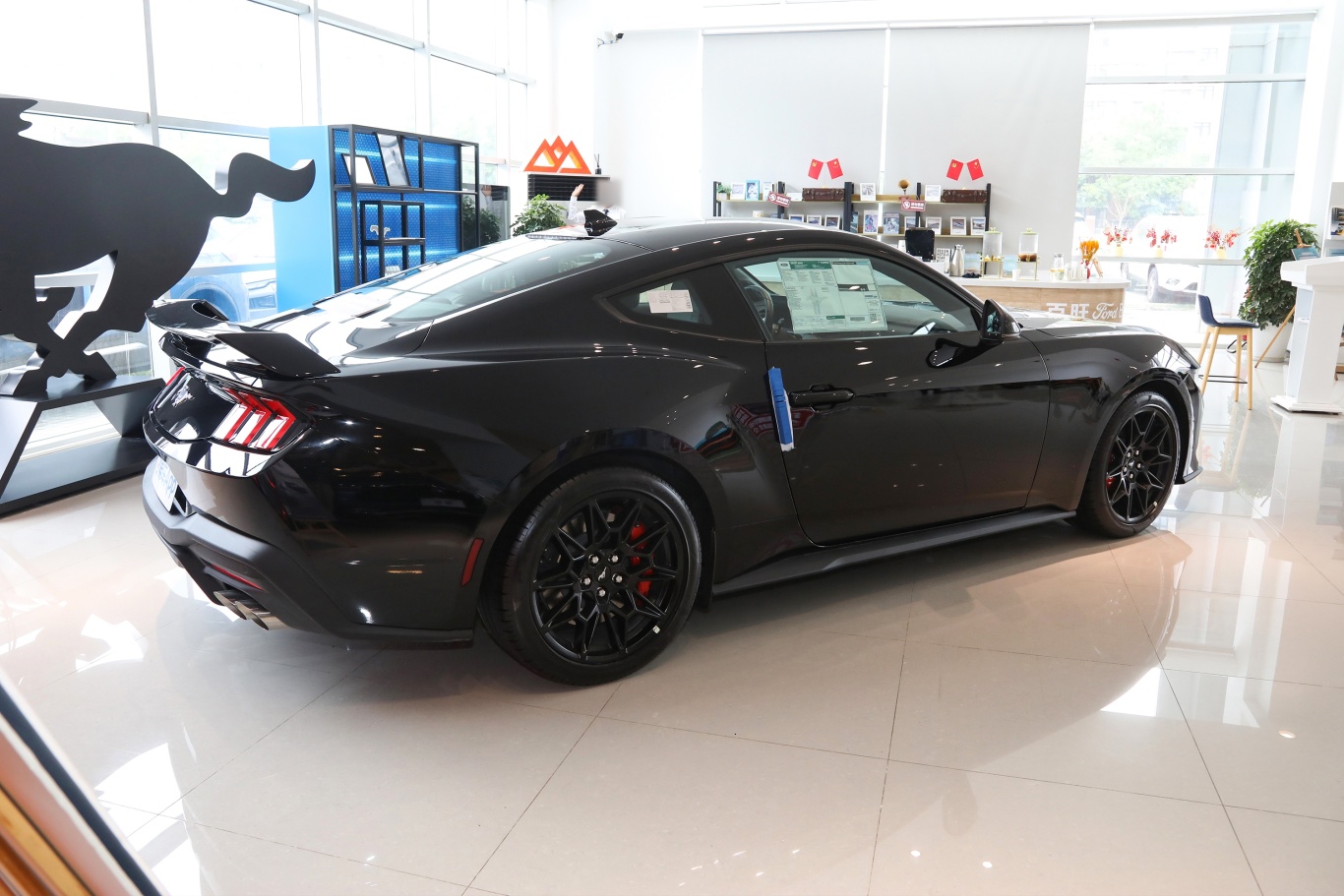 【Mustang2.3T 硬顶性能版侧后45度车头向右水平图片-汽车图片大全】-易车