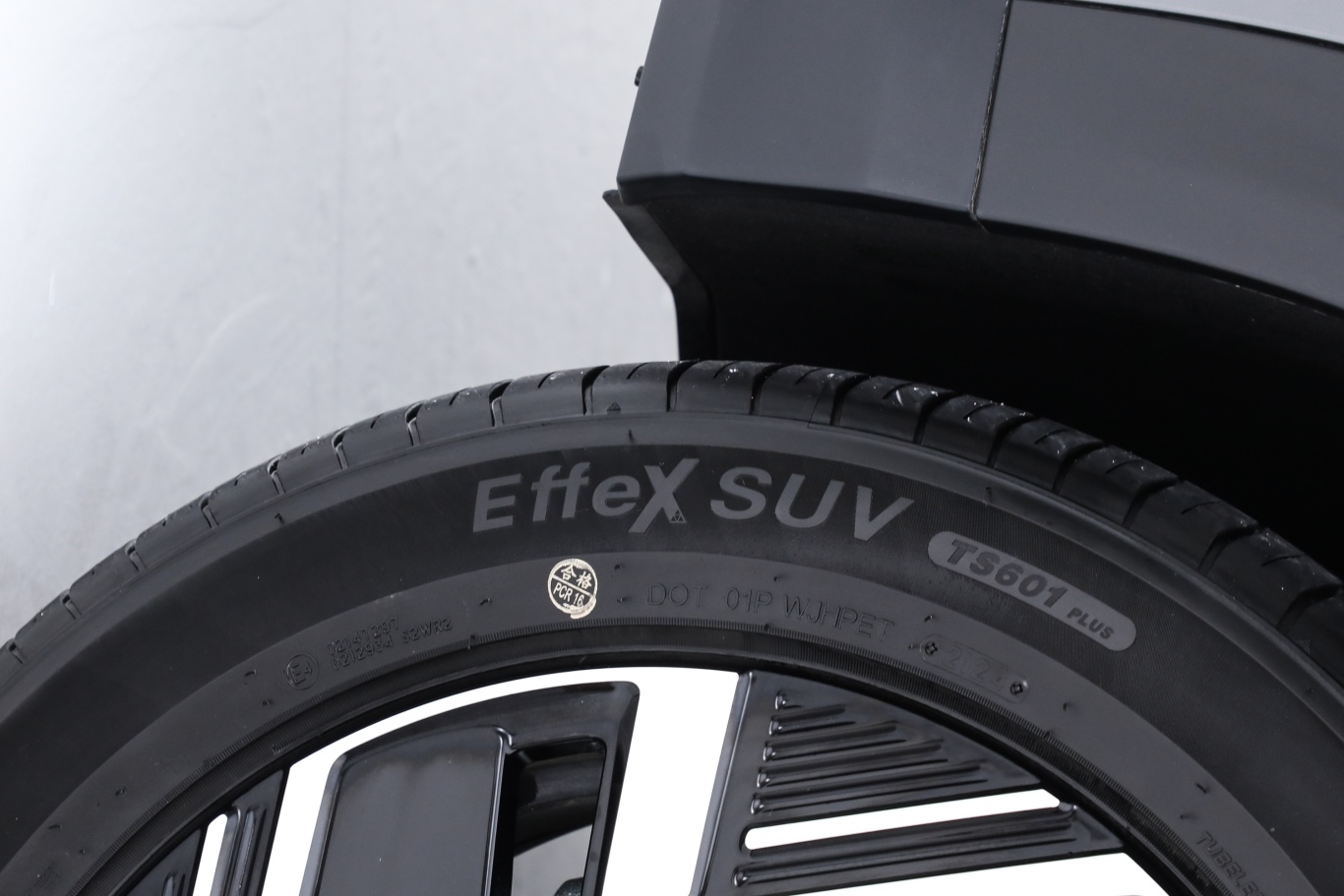 【五菱星光S插电混动 1.5L 130km 旗舰型前轮胎品牌图片-汽车图片大全】-易车