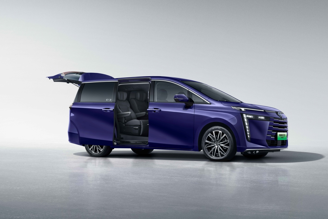 【传祺E8荣耀系列 2.0L 荣耀版外观图片-汽车图片大全】-易车