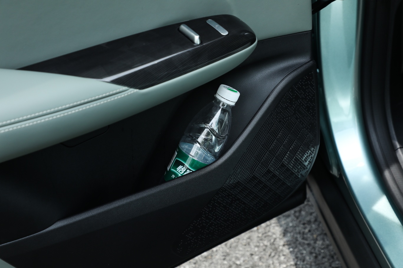 【深蓝S07纯电版 520km 520Max乾崑智驾ADS SE版后排功能图片-汽车图片大全】-易车