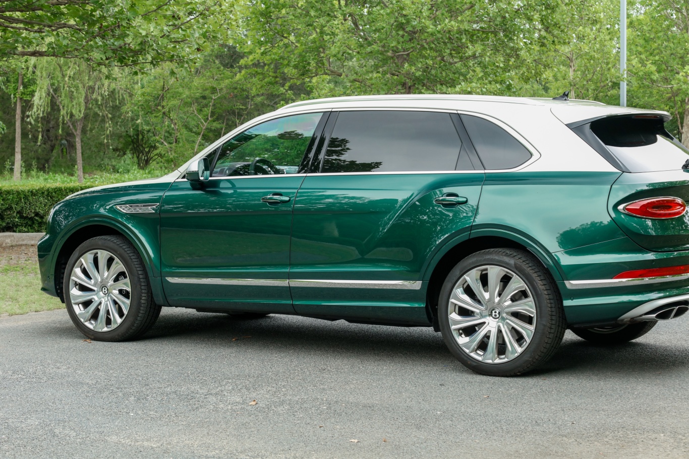 【添越4.0T V8 长轴距MULLINER版外观细节图片-汽车图片大全】-易车