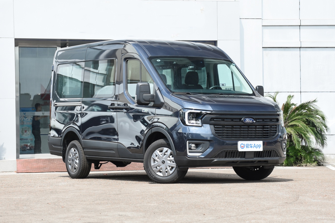 【全顺T82.0T 手动短轴中顶多功能版 6座(3+3)侧前45度车头向右水平图片-汽车图片大全】-易车