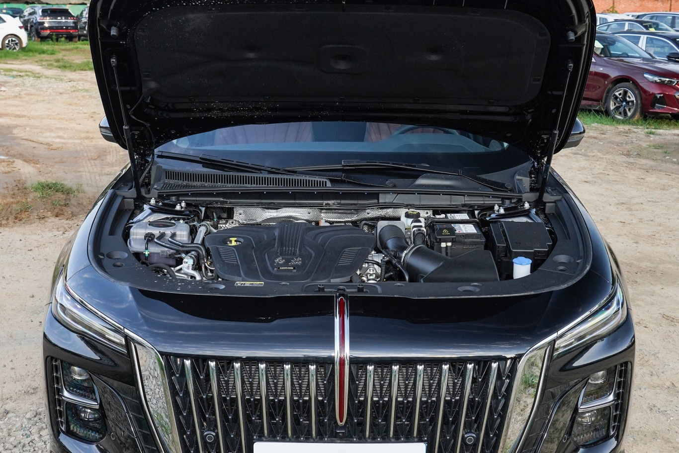 【红旗H52.0T 自动旗畅50万辆纪念版前舱整体图片-汽车图片大全】-易车