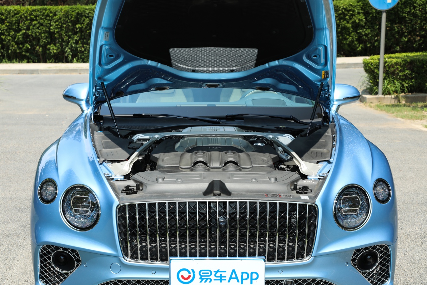 【欧陆4.0T GT V8 雅度版前舱整体图片-汽车图片大全】-易车