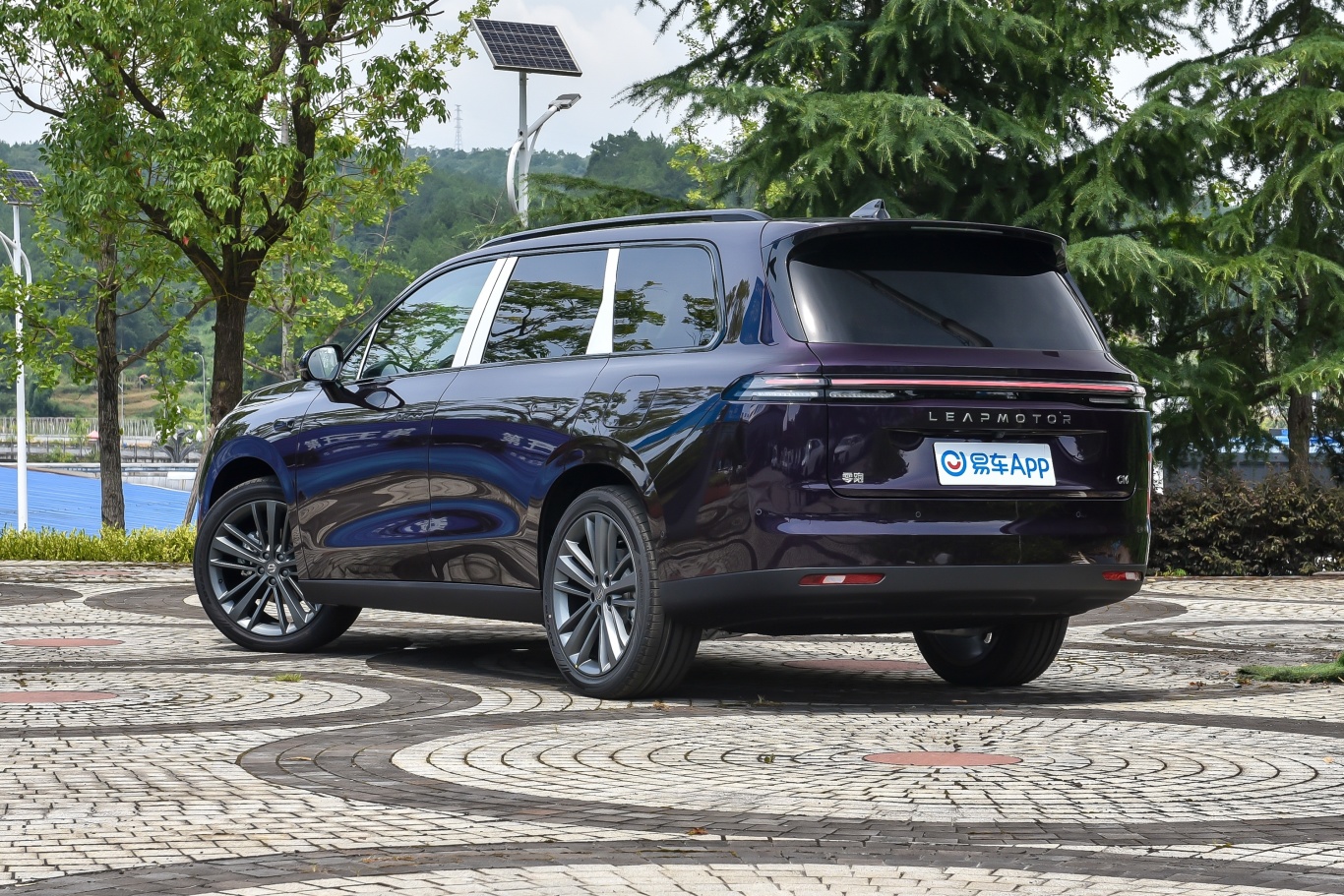 【零跑C16纯电版 520km 尊享版侧后45度车头向左水平图片-汽车图片大全】-易车