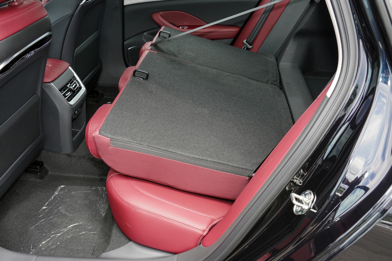 【红旗H52.0T 自动旗享版后排空间图片-汽车图片大全】-易车