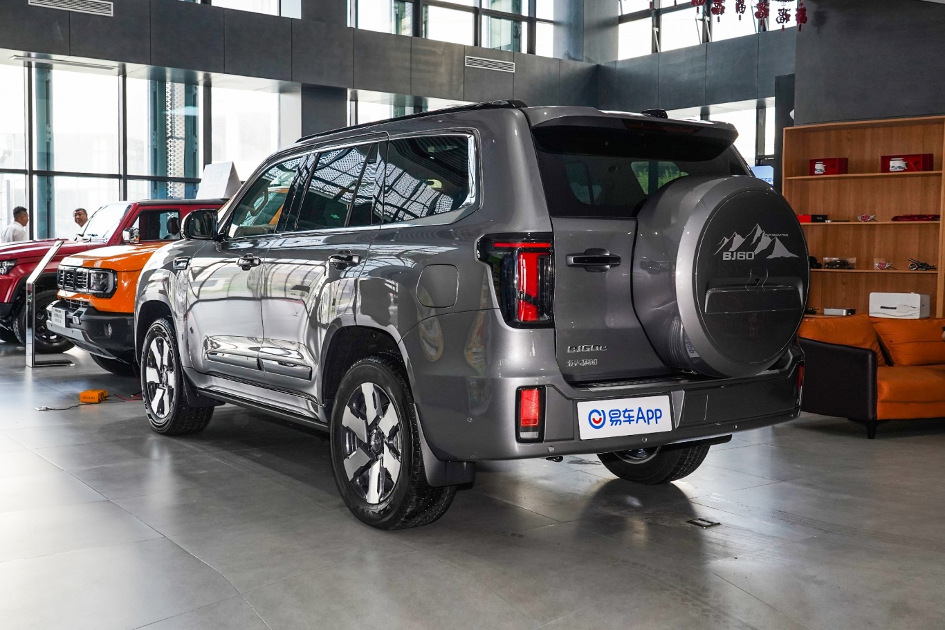【北京越野BJ60雷霆1.5T 152km 魔核电驱进阶版 5座侧后45度车头向左水平图片-汽车图片大全】-易车
