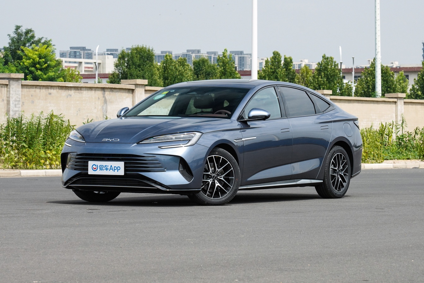 【海豹07DM-i1.5L 125km 尊贵型侧前45度车头向左水平图片-汽车图片大全】-易车