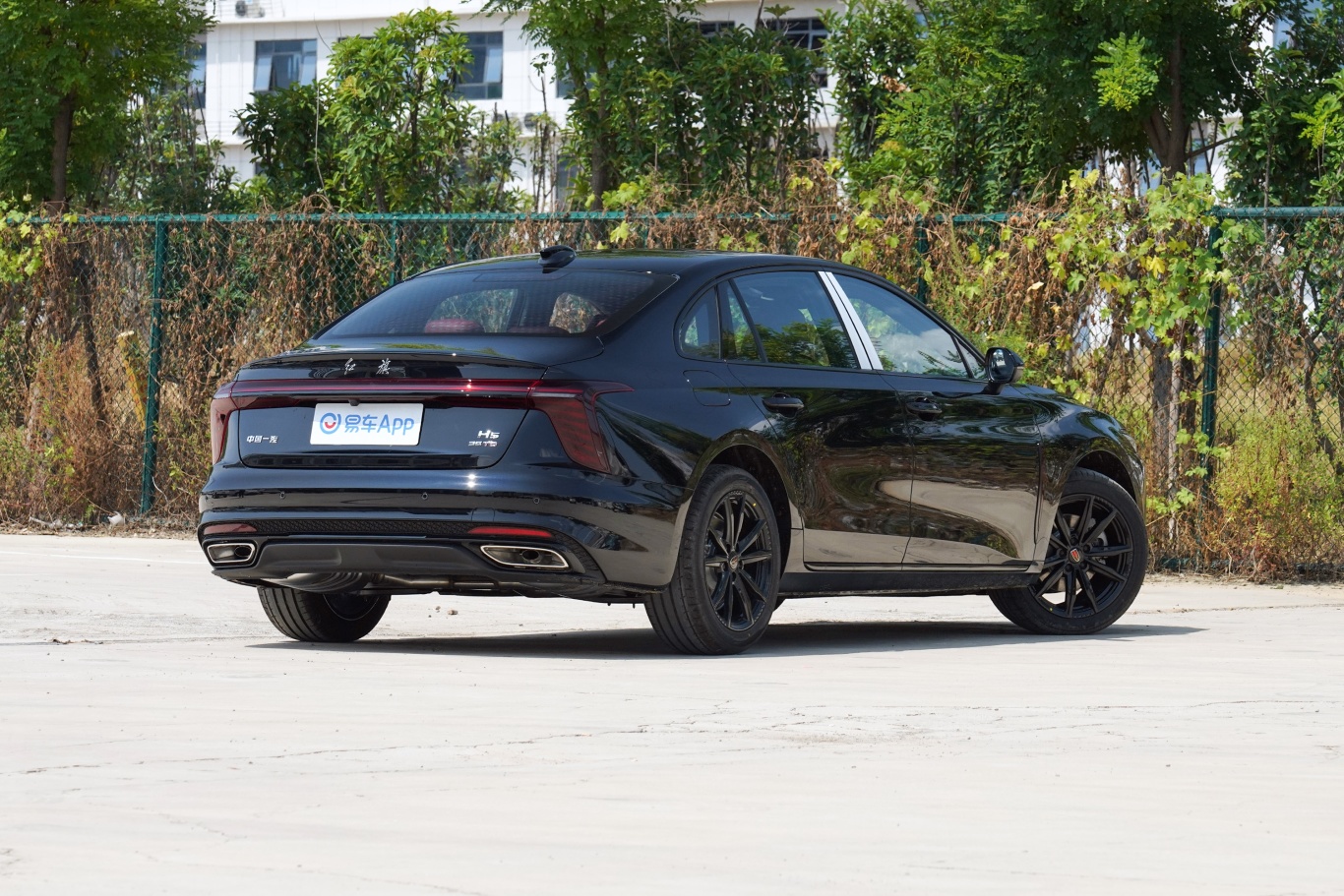 【红旗H51.5T 双离合玄影版侧后45度车头向右水平图片-汽车图片大全】-易车