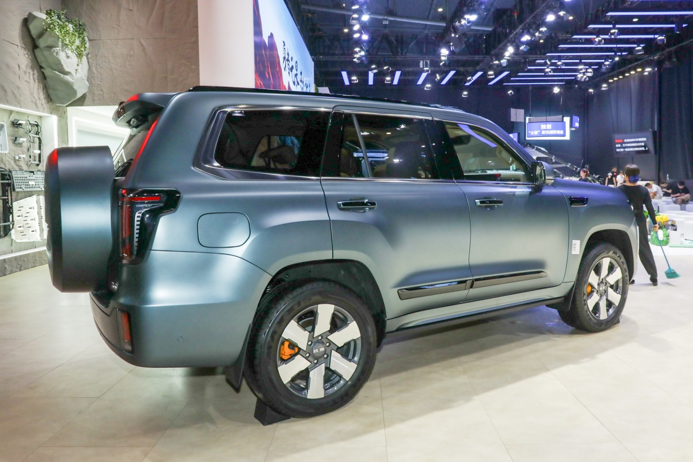 【北京越野BJ60雷霆1.5T 152km 魔核电驱进阶版 5座外观图片-汽车图片大全】-易车