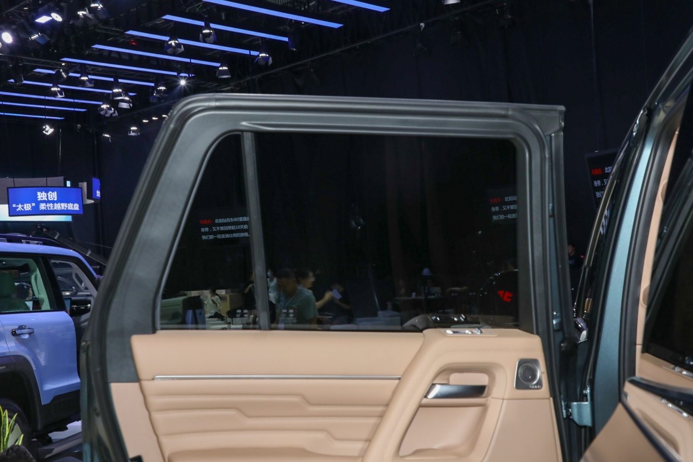 【北京BJ60雷霆152km 1.5T 魔核电驱进阶版 5座后排图片-汽车图片大全】-易车