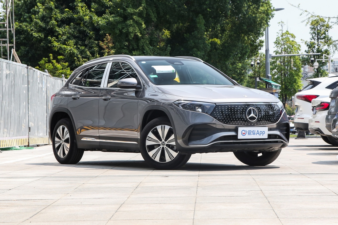 【奔驰EQAEQA 260侧前45度车头向右水平图片-汽车图片大全】-易车