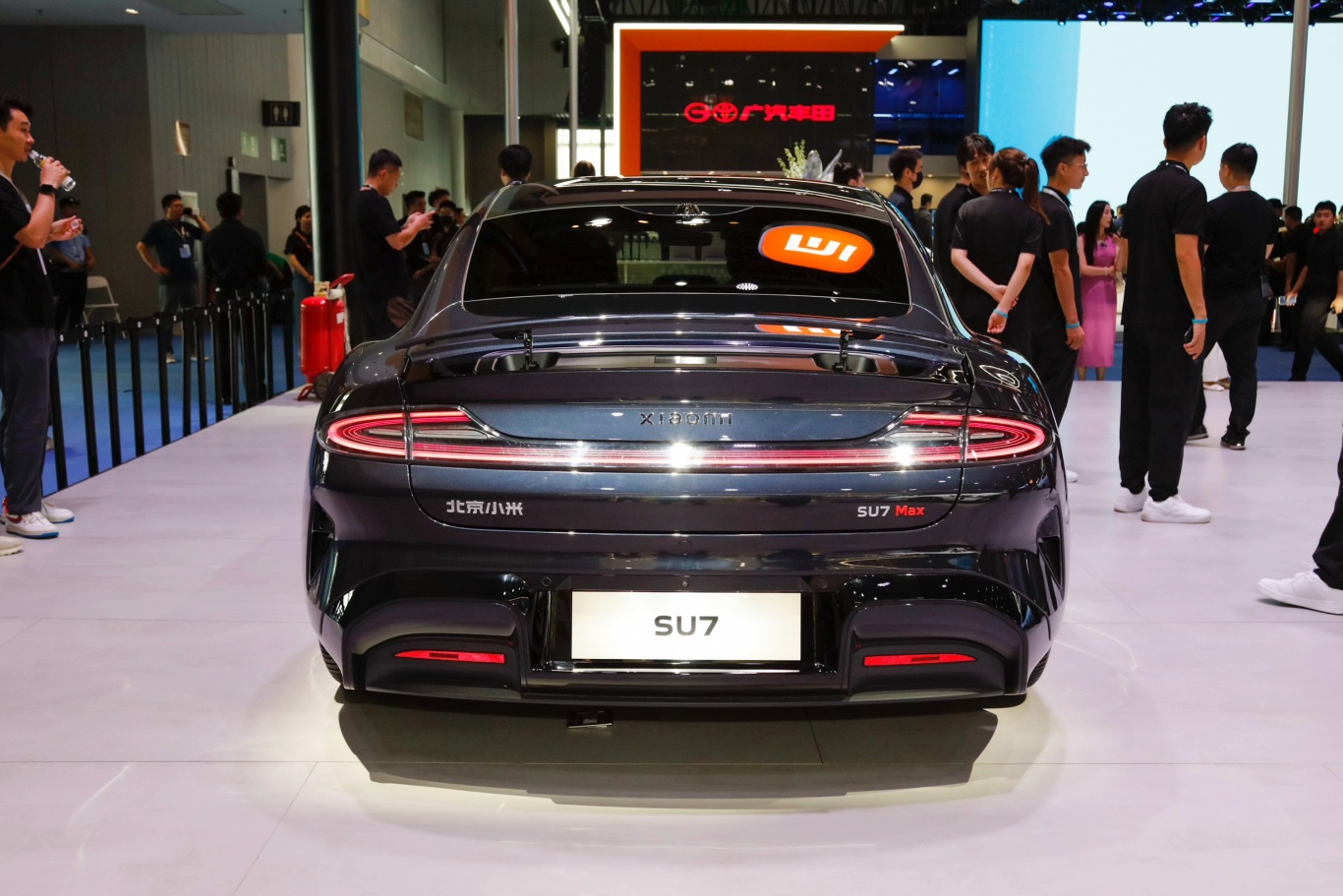 【小米SU7图片-汽车图片大全】-易车
