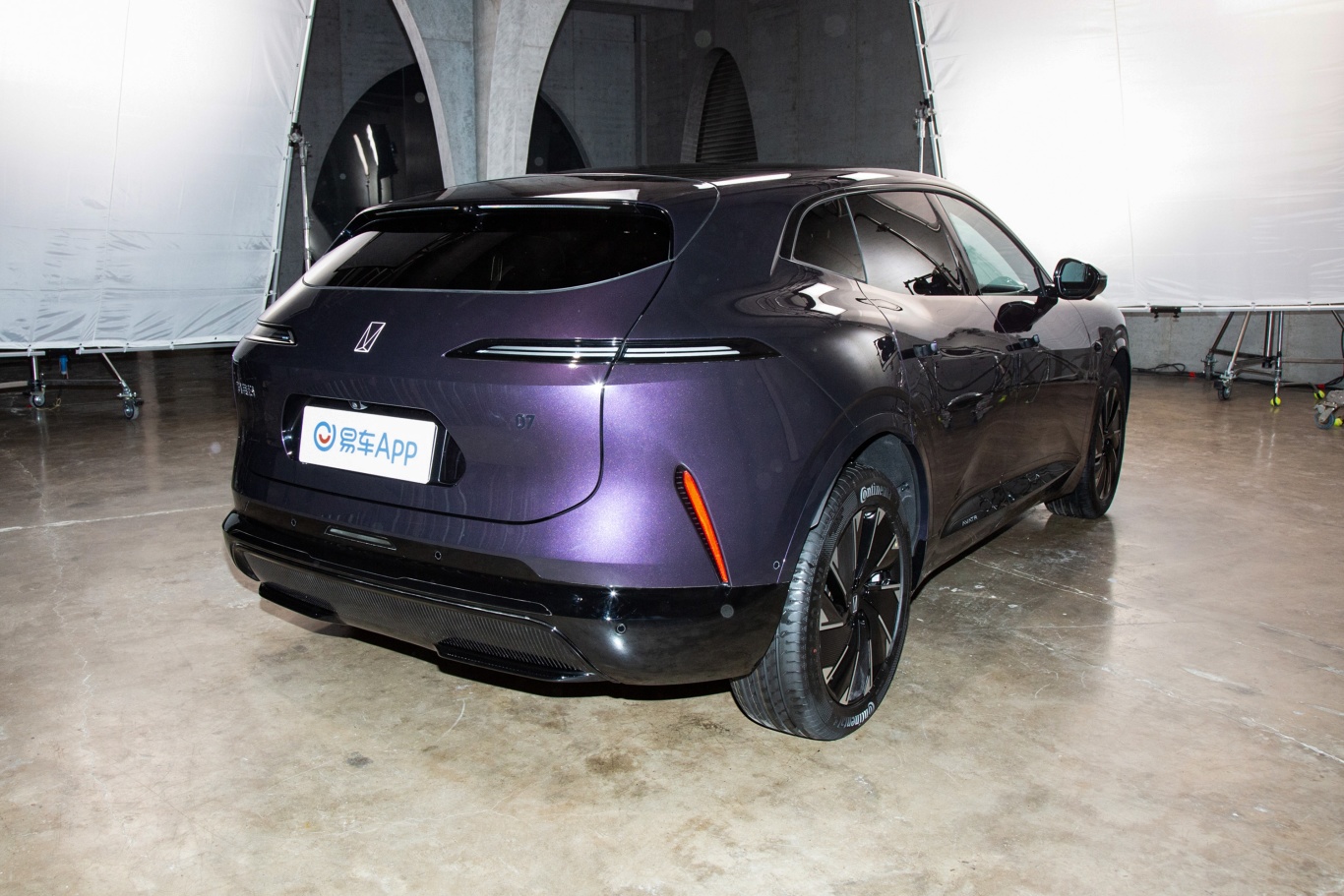 【阿维塔07纯电版 650km 后驱Max侧后45度车头向右水平图片-汽车图片大全】-易车