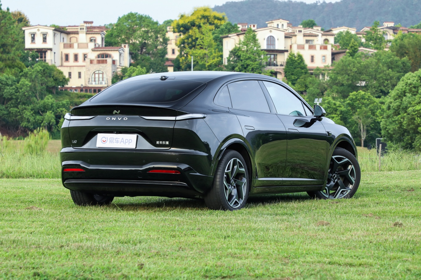 【乐道L60555km 后驱标准续航版侧后45度车头向右水平图片-汽车图片大全】-易车