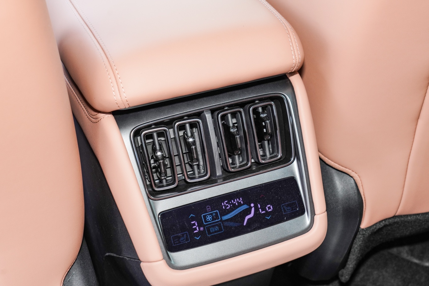 【宋L EV550km 后驱卓越型后排(第二排)出风口图片-汽车图片大全】-易车