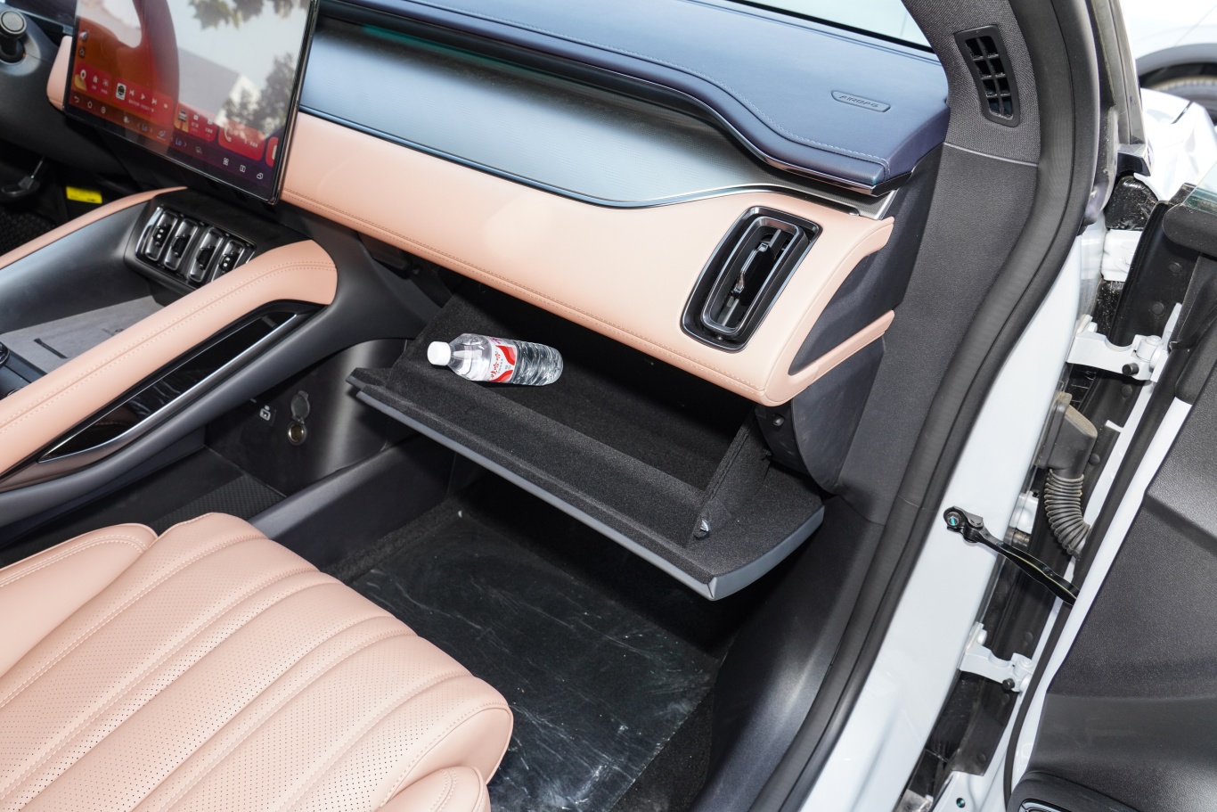 【宋L EV550km 后驱卓越型副驾驶位图片-汽车图片大全】-易车