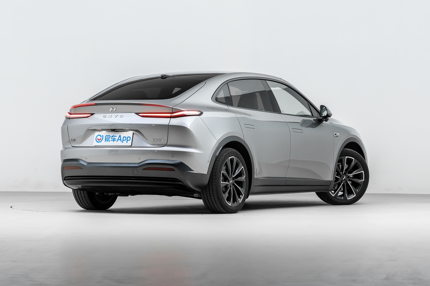 【乐道L60555km 后驱标准续航版侧后45度车头向右水平图片-汽车图片大全】-易车