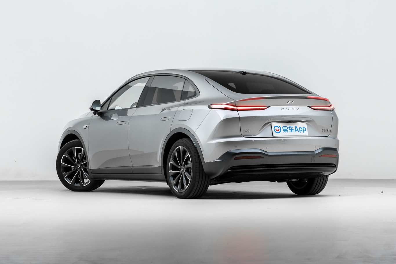 【乐道L60555km 后驱标准续航版侧后45度车头向左水平图片-汽车图片大全】-易车