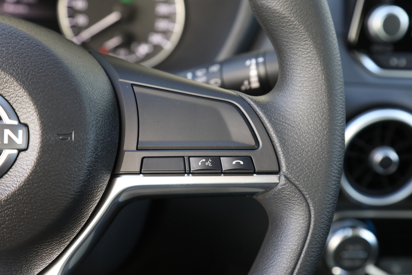 【轩逸e-POWER 全电驱Pro右侧方向盘功能按键图片-汽车图片大全】-易车