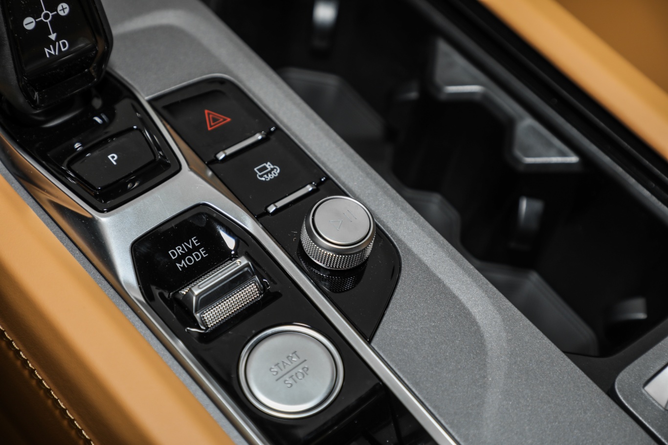 【领克09MHEV 2.0TD T5 自动四驱运动版 5座中控图片-汽车图片大全】-易车