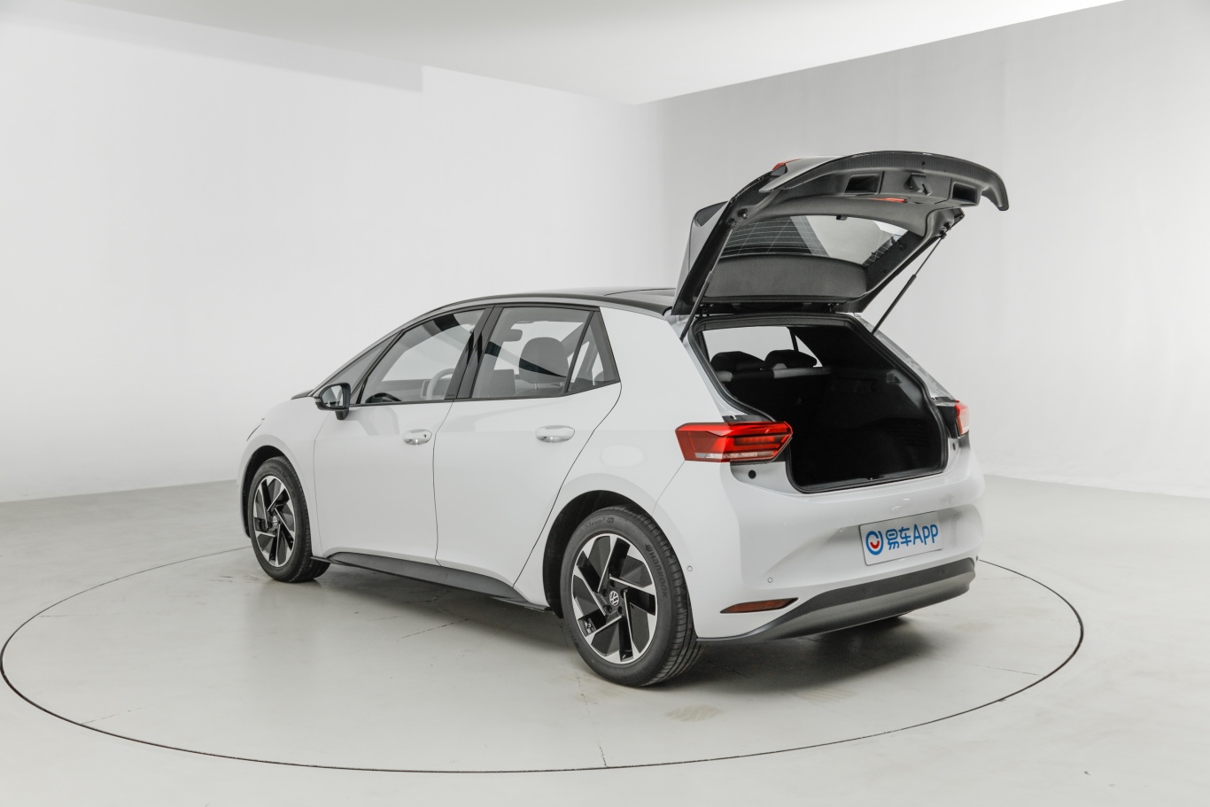 【大众ID.3聪明款 450km 极智氧气版后备厢开启45度侧拍图片-汽车图片大全】-易车