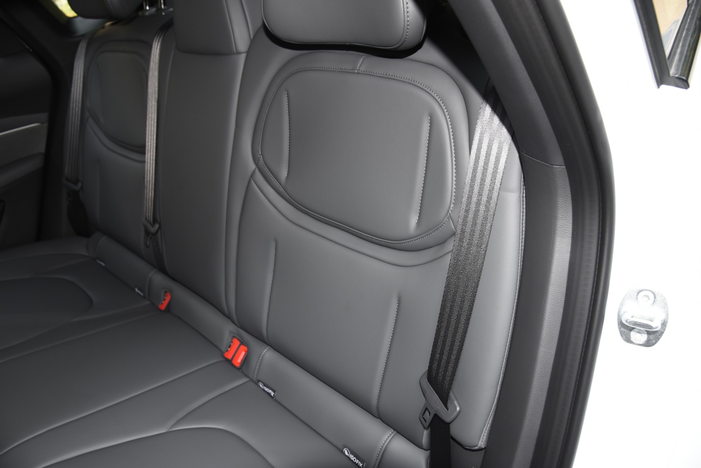 【小鹏MONA M03515km 长续航版后排空间图片-汽车图片大全】-易车