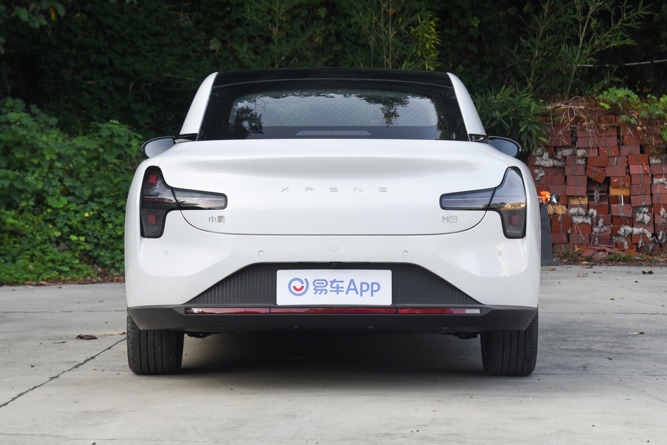 【小鹏MONA M03515km 长续航版正后水平图片-汽车图片大全】-易车