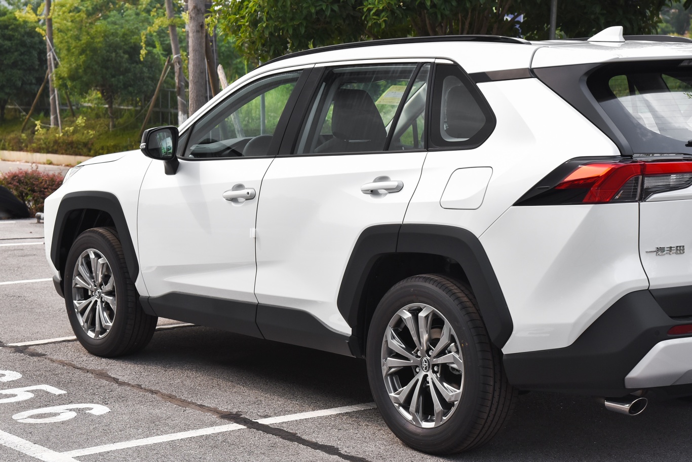 【RAV4荣放2.0L 四驱探险PLUS版外观细节图片-汽车图片大全】-易车