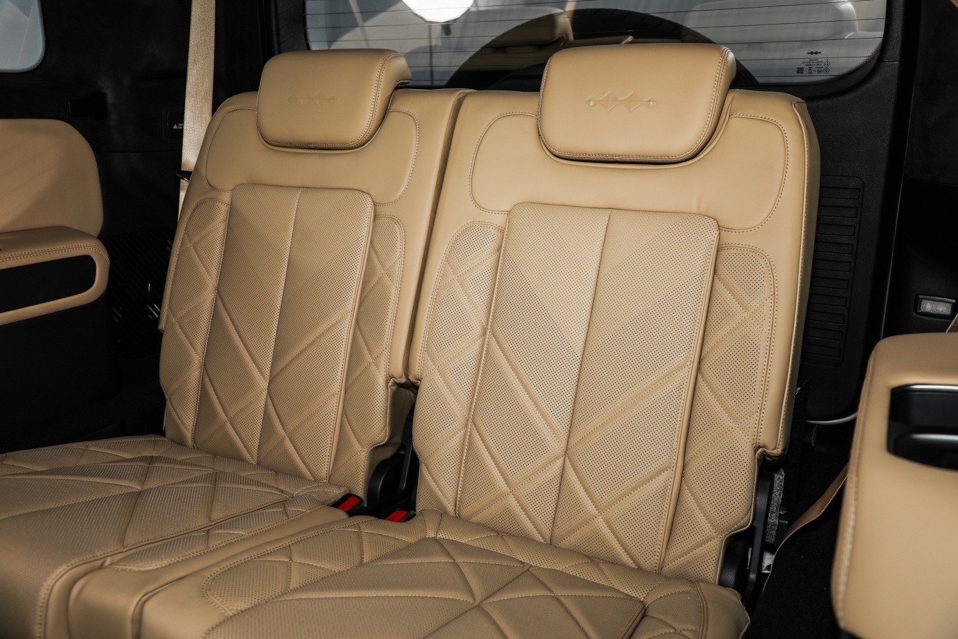 【豹82.0T 智勇旗舰版 6座后排空间图片-汽车图片大全】-易车