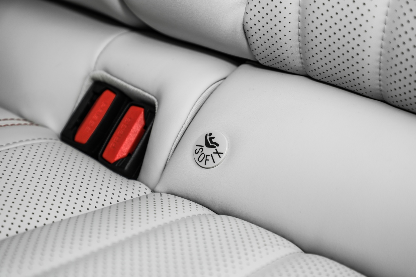 【乐道L60555km 后驱标准续航版儿童座椅接口图片-汽车图片大全】-易车