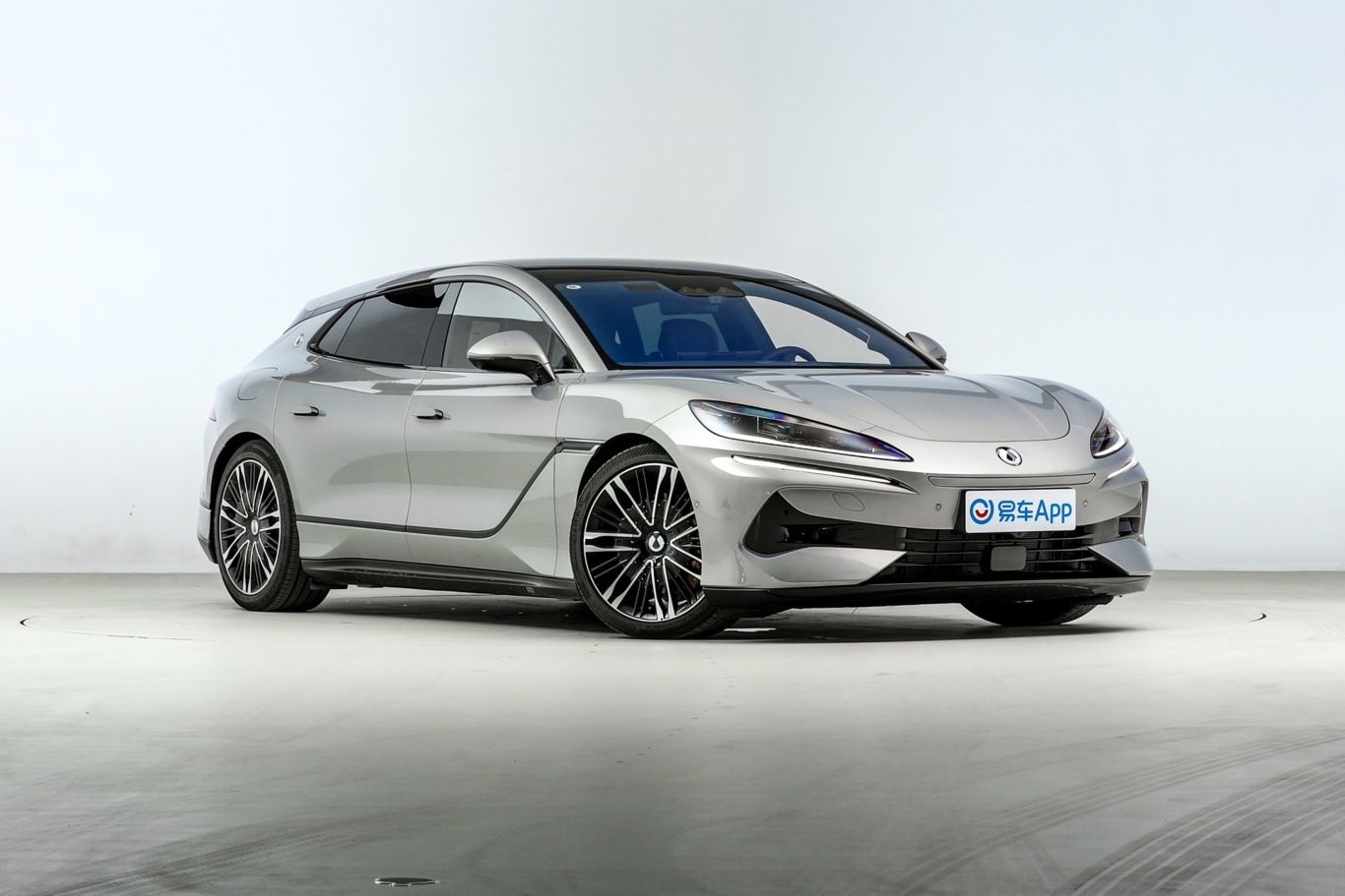 【腾势Z9GTDM 2.0T 201km 1100 Ultra版侧前45度车头向右水平图片-汽车图片大全】-易车