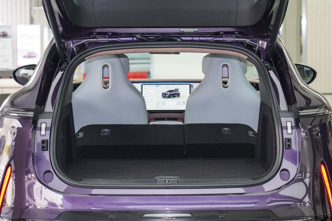 【阿维塔07增程版 230km 后驱Max两排全部放倒图片-汽车图片大全】-易车